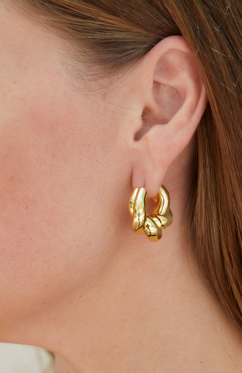 14K Gold Plated Freeform Twist Hoop Earrings – Savvy Cie Jewels